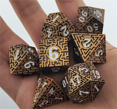 Cina Solid Maze Multi -Faceted Metal Dice DND#RPG Dungeon And Long Crusu in vendita
