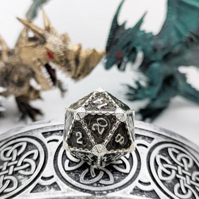 Cina Multi -Faceted Metal RPG Dice Flying Dragon Solid Smooth Dragon DND in vendita