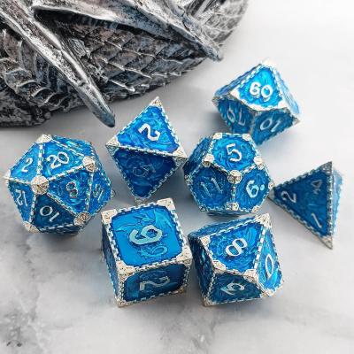 Cina Multi -Faceted Metal RPG Dice Flying Dragon Solid Smooth Dragon DND in vendita