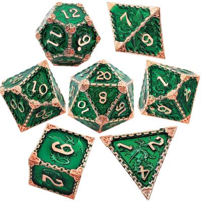 Cina Multi -Faceted Metal RPG Dice Flying Dragon Solid Smooth Dragon DND in vendita