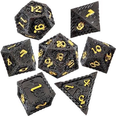 Cina Multi -Faceted Metal RPG Dice Flying Dragon Solid Smooth Dragon DND in vendita