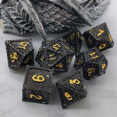 Cina Multi -Faceted Metal RPG Dice Flying Dragon Solid Smooth Dragon DND in vendita