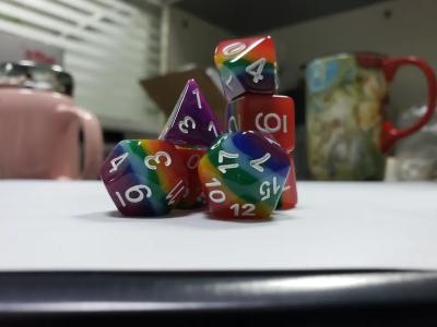Cina 7 Layer Rainbow Handmade Resin Dice Crusson And Dungeon DND#RPG in vendita