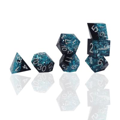 中国 Blue Black Resin Material Dice Set Dragon And Dungeon Polyhedral 販売のため