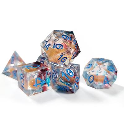 China Khaki liquid flow sand Resin multi -noodle tablet game dice set  dnd dice à venda
