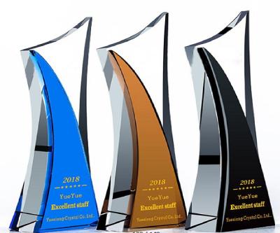 Cina Multi Color Crystal Resin Trophy Clear And Wear Resistant in vendita