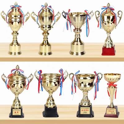 Cina Customized Metal Trophy Cup 32cm Hight Tear Resistant in vendita