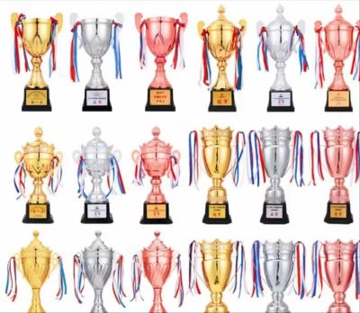 Cina Customized Metal Trophy Cup 32cm Hight Tear Resistant in vendita