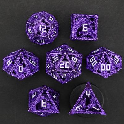 Chine Metal hollow dice set polygonal dragon DND dung dungeon and dragon dice 7 dice à vendre