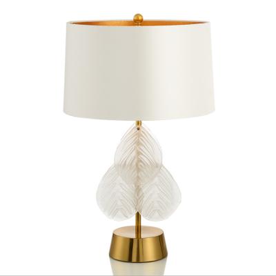 China Modern Luxury Faceted Crystal Table Lamp for Hotel Home Living Room Decoration Desk Light with White Lampshade for sale