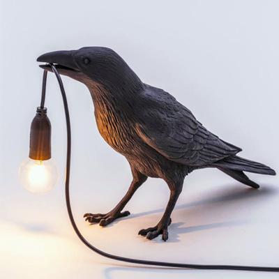 China Popular auspicious bird personality creative bedroom animal resin decorative modern table lamp for sale