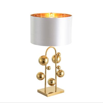 China Northern Europe post modern simple golden lamp design desk lamp for living room bedroom for sale