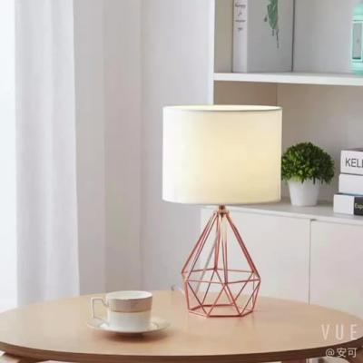 China Customized Brass Antique Table Lamp Modern Led Desk For Room Bed Side Table Light for sale