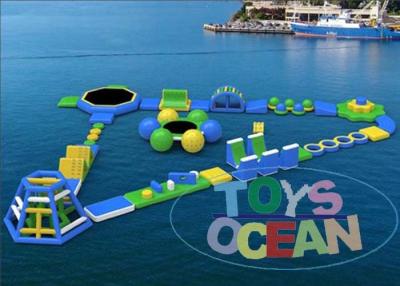 Cina Ultimo parco gonfiabile enorme dell'acqua per il galleggiamento del lago su misura in vendita