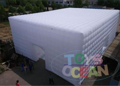 Cina Tende gonfiabili bianche del cubo enorme con la luce del LED, uso all'aperto di manifestazione in vendita