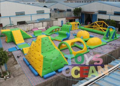 China Het geelgroene Opblaasbare Drijvende Park van de Watersport voor de Pret Overzees van de Zomeraqua Meer Te koop
