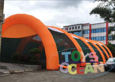 中国 巨大なオレンジ膨脹可能なテントの屋外の運動場のペイントボールのフィールド イベントのテント 販売のため