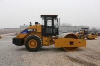 China Walk behind SEM 522 Soil Compactor machine Reliability Operation for sale