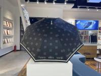 China 62-Inch Premium Golf Umbrella with Wind-Resistant Vented Canopy and Fiberglass Frame for sale