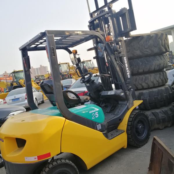 Quality Reasonable Komatsu FD25 FD30 Diesel Forklift in Japan 2.5 Ton 3 Ton with Side Shifter for sale