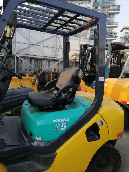 Quality Reasonable Komatsu FD25 FD30 Diesel Forklift in Japan 2.5 Ton 3 Ton with Side for sale