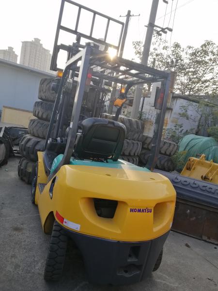 Quality Reasonable Komatsu FD25 FD30 Diesel Forklift in Japan 2.5 Ton 3 Ton with Side for sale
