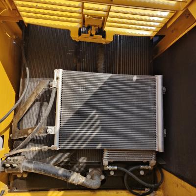Cina 22 tonnellate Peso di esercizio Komatsu PC220-8 Escavatore idraulico con valvola originale in vendita