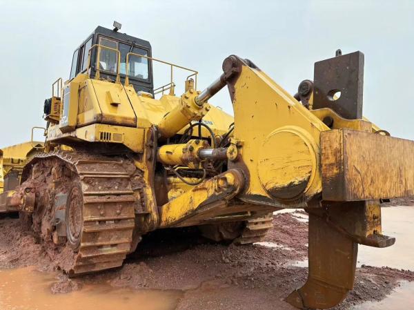 Quality Used Komatsu 575A Crawler Dozer Equipment for Your Construction Projects for sale