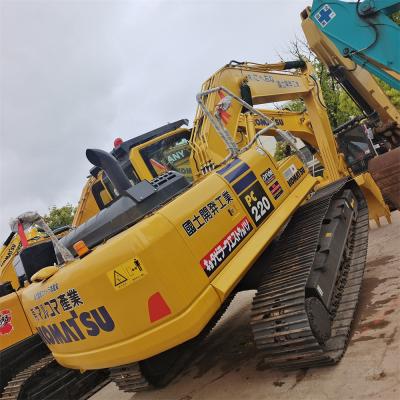 Cina Escavatore Komatsu PC220-8 usato con 22 tonnellate di peso operativo e scarpe da corsa di seconda mano in vendita