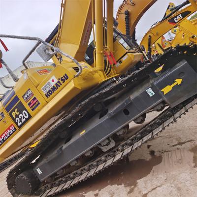 Cina Escavatore Komatsu PC220-8 usato con 22 tonnellate di peso operativo e scarpe da corsa di seconda mano in vendita
