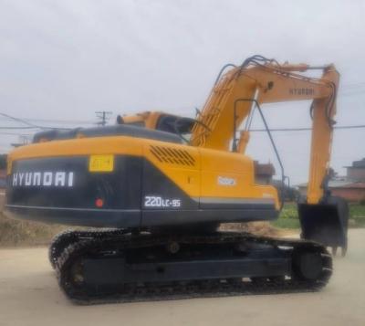 Cina Radius di scavo massimo 2750 Usato giapponese Hyundai 215LC-9 escavatore a Shanghai in vendita