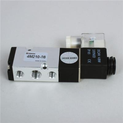 China maneira portuária 4M210-08 0.15-0.8MPa da válvula de solenoide 3 da posição de 4M Series 5 2 à venda
