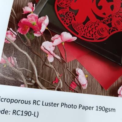 China Impresión digital Premium RC Luster papel fotográfico para impresoras de gran formato en venta