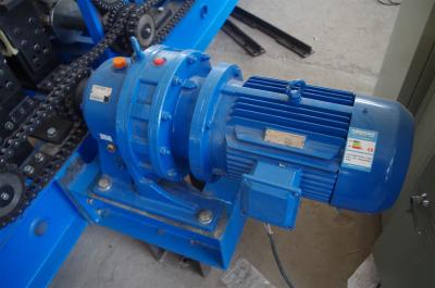 Cina PLC Control Automatic Corrugated Roof Sheet Roll Forming Machine  2018 new type MADE IN CHINA in vendita