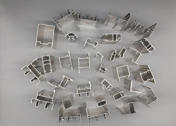 L'extrusion en aluminium industrielle profile le revêtement de poudre a expulsé aluminium structurel