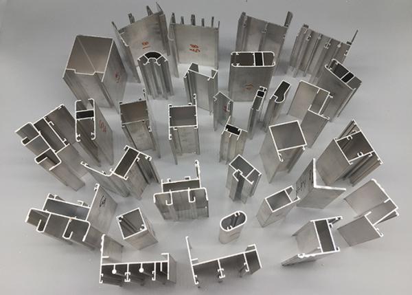L'extrusion en aluminium industrielle profile le revêtement de poudre a expulsé aluminium structurel
