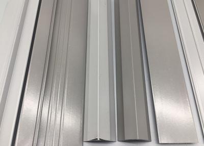 Cina Resistenza di ossidazione di alluminio rivestita dipinta Shinning delle estrusioni della polvere in vendita