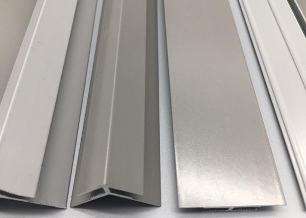 Résistance à l'oxydation en aluminium enduite peinte Shinning d'extrusions de poudre