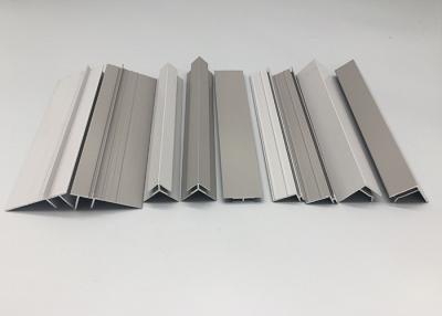 Cina Resistenza di ossidazione di alluminio rivestita dipinta Shinning delle estrusioni della polvere in vendita