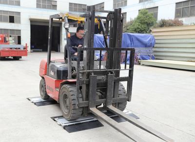 China Highly Portable Axle Load Scale For Trucks Rated Load 1-25T 220V Power Supply By Cowell for sale