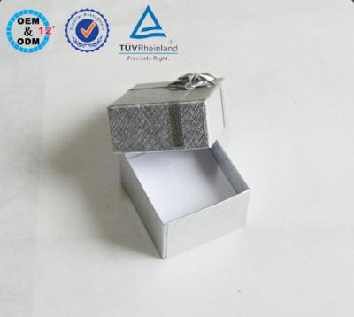 China Imballaggio di carta iridescente di legno del cappello di Matt Varnish With Ribbon Square dei contenitori di regalo dei gioielli di Siver for sale