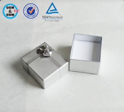 Cina Imballaggio di carta iridescente di legno del cappello di Matt Varnish With Ribbon Square dei contenitori di regalo dei gioielli di Siver in vendita