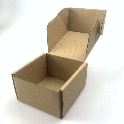 Cina I contenitori di regalo di carta cachi dei gioielli Foldale hanno ondulato il bollettino del cartone del cartone in vendita