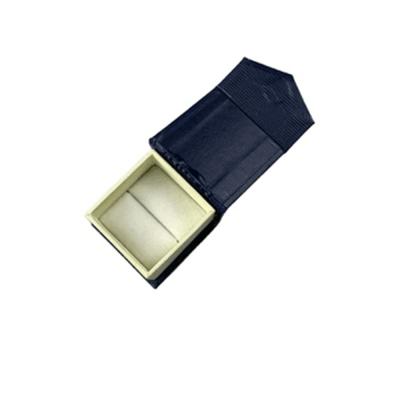 Cina Chiusura magnetica irregolare di carta di Ring Box With Foam Pillow di struttura di colore della miscela in vendita