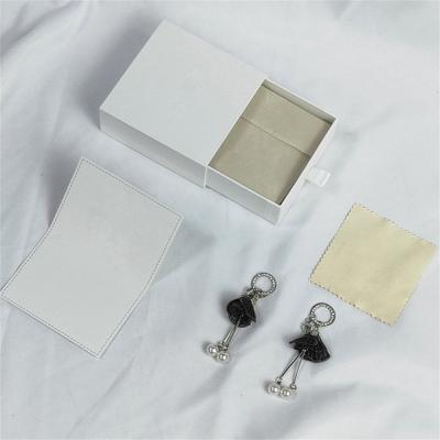 Cina Il contenitore di carta dello scorrevole del cassetto dei gioielli con la carta di carta della borsa del velluto CMYK ha stampato romantico per l'anello dell'orecchino della collana in vendita