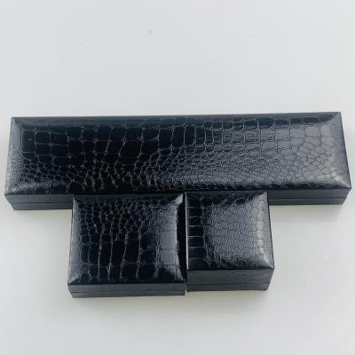 China Rectángulo negro del parte movible del terciopelo del papel de la caja del sistema de la joyería del modelo del cocodrilo en venta