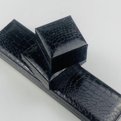 China Rectángulo negro del parte movible del terciopelo del papel de la caja del sistema de la joyería del modelo del cocodrilo en venta