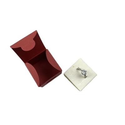 中国 カスタムカラーペーパージュエリーギフトボックスフォルダーフォームベルベットインサートリングボックスパッケージ 販売のため