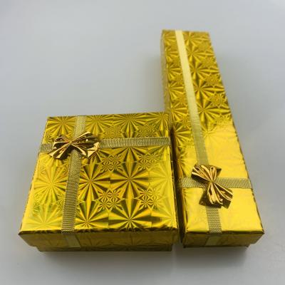 China Arco de la cinta Shinning la caja de empaquetado de papel de oro para el cumpleaños Valentine Gift de la boda en venta