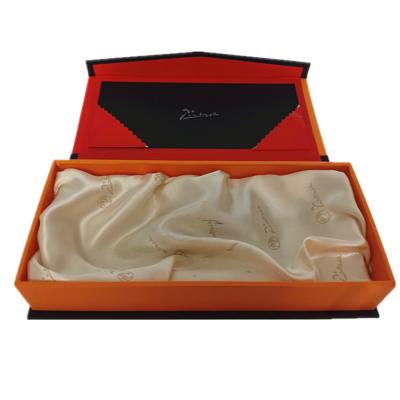 China Paño de empaquetado de papel revestido del satén de la caja del regalo interior para la pluma en venta